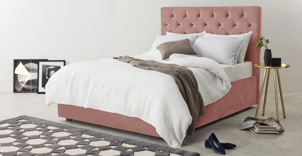 Cama Europea Otomana Skye - Terciopelo Rosa Palo | YoloDecoro